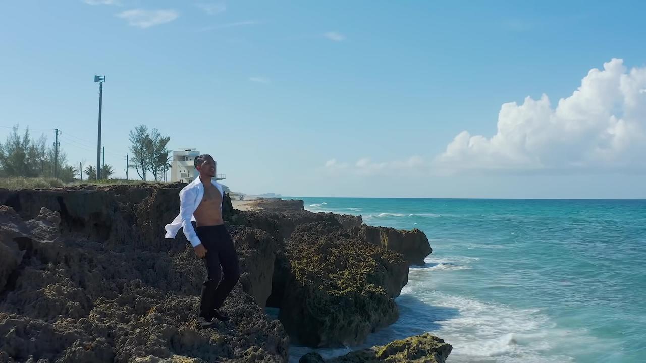 Milo & Hazel - Forever - One News Page VIDEO