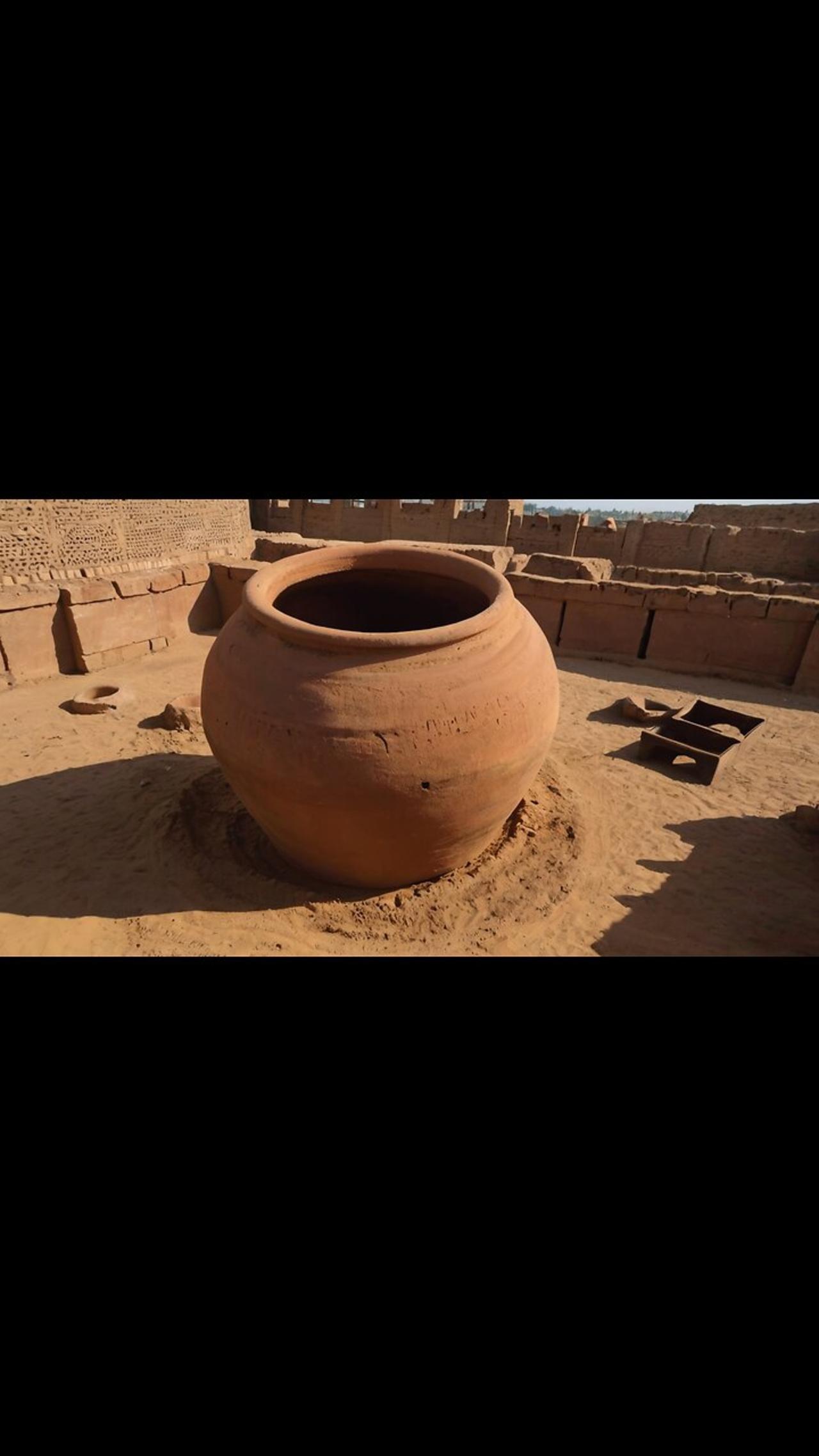 Why Does a 2500-Year-Old Clay Pot Remain Intact? - One News Page VIDEO