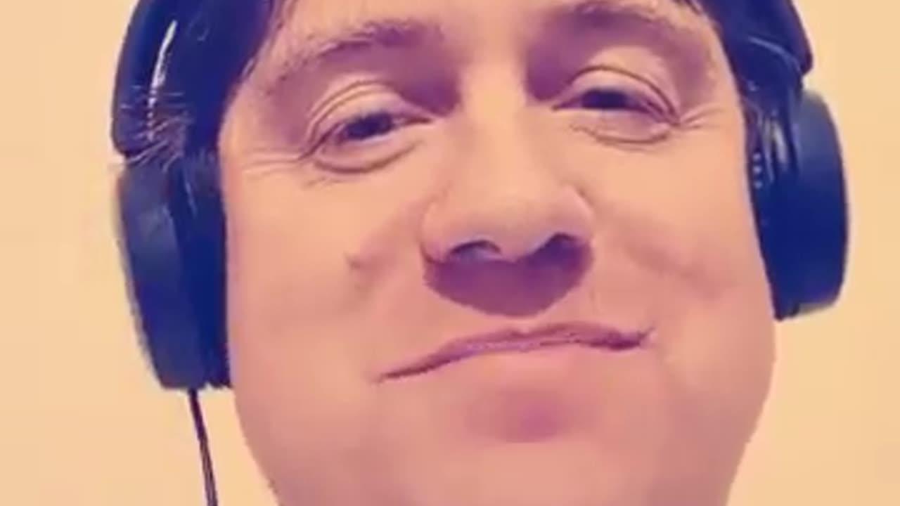 Dave Jeffers Can't Help Falling In Love - One News Page VIDEO