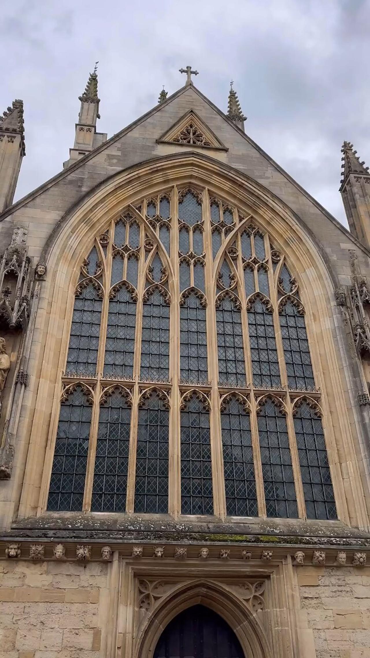 Exploring the stunning architecture of Oxford! * - One News Page VIDEO