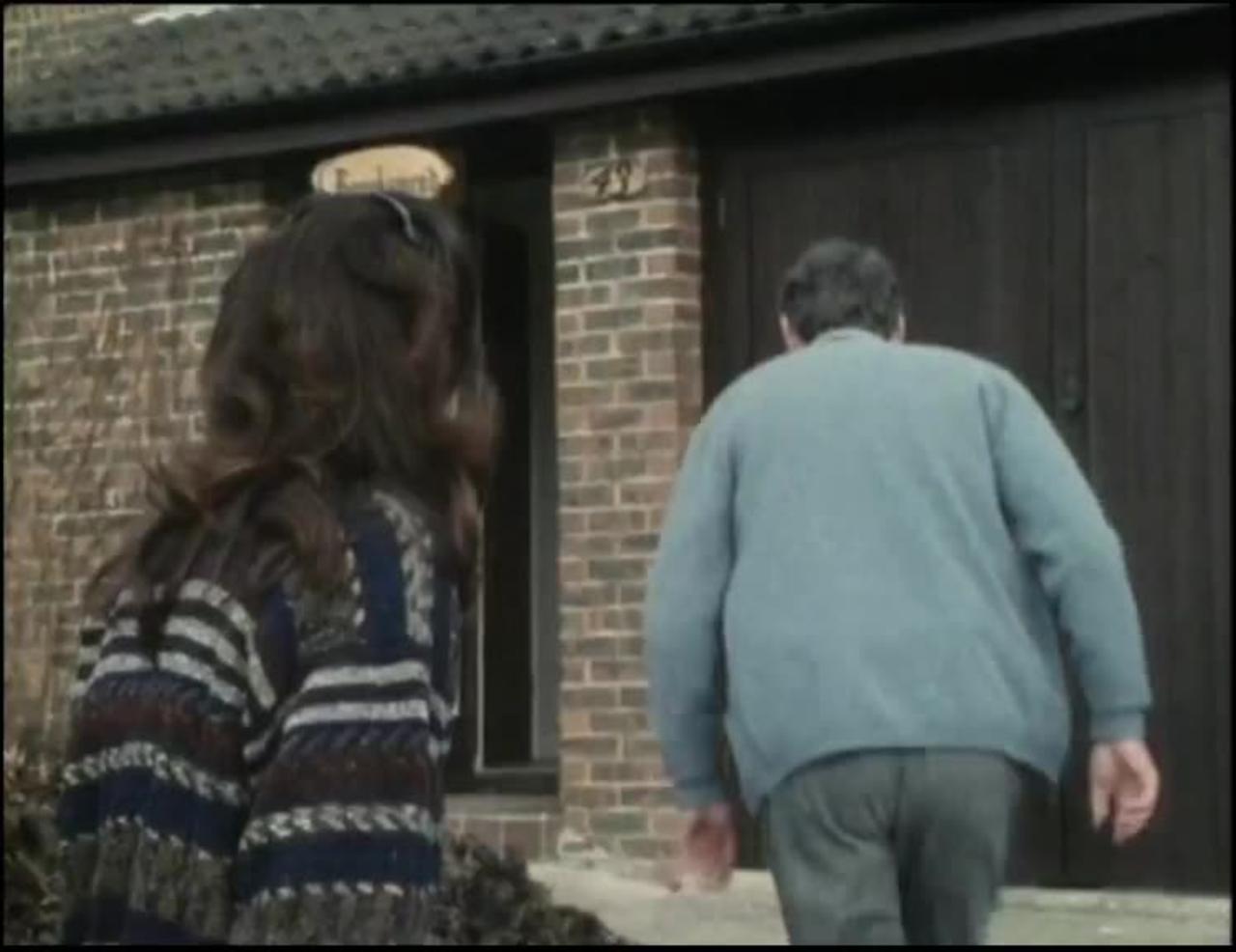 Ever Decreasing Circles S03.E01 - One News Page VIDEO