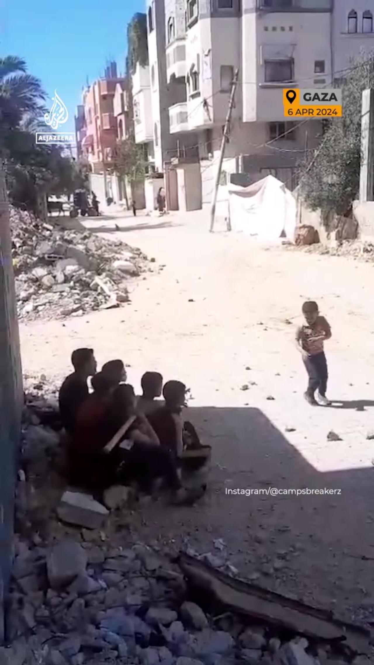 Palestinian boy dances amid Gaza ruins - One News Page VIDEO