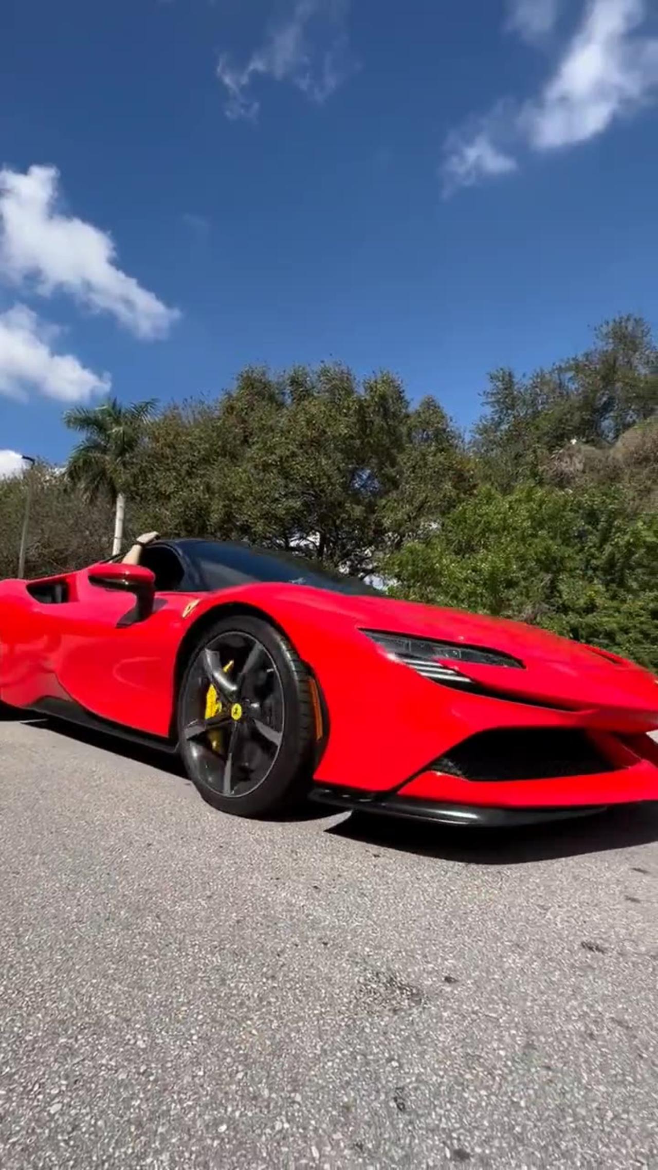 SUPER CAR - One News Page VIDEO