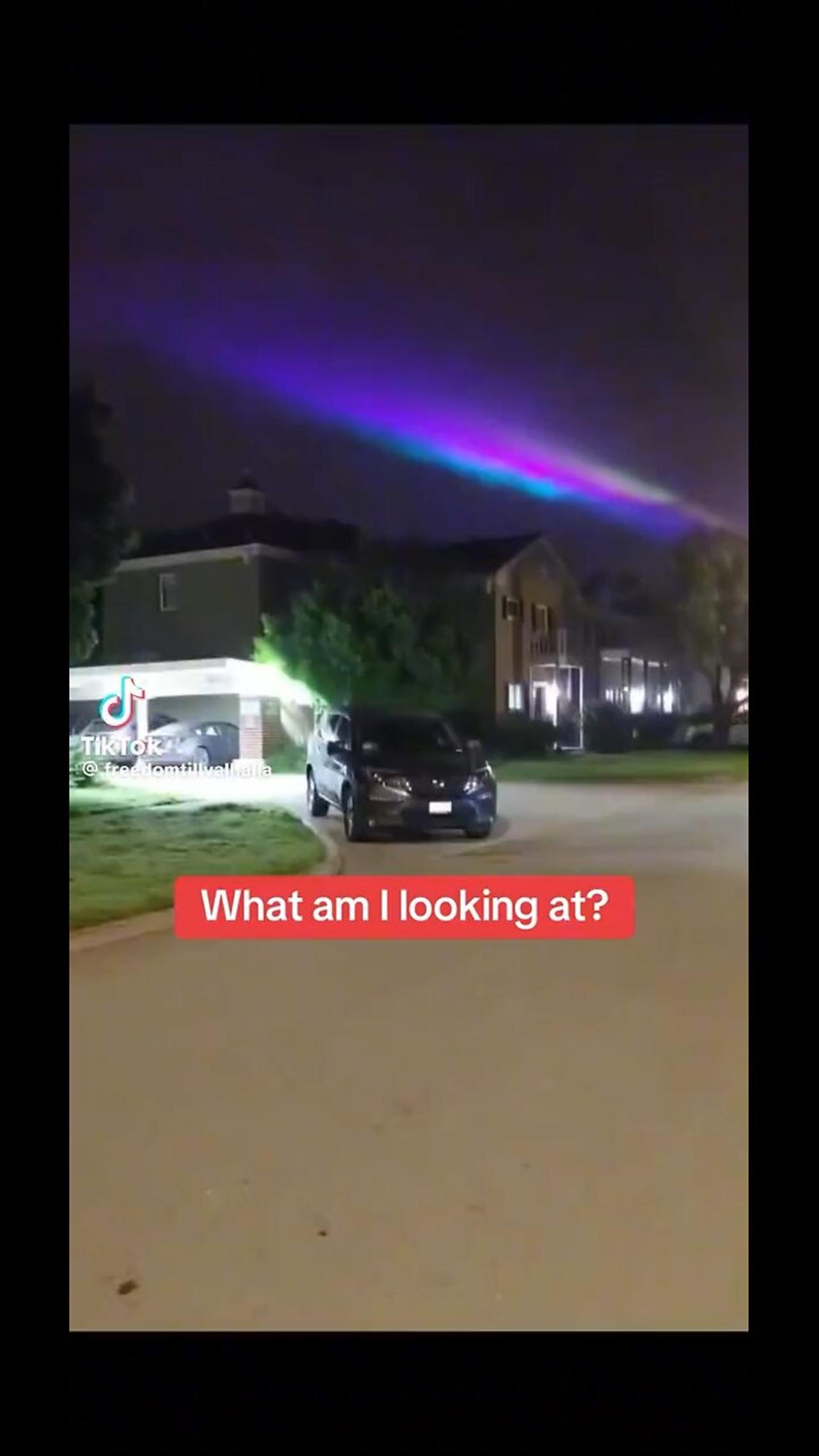 Weird Splash Of Radiant Colored Night Sky - One News Page VIDEO