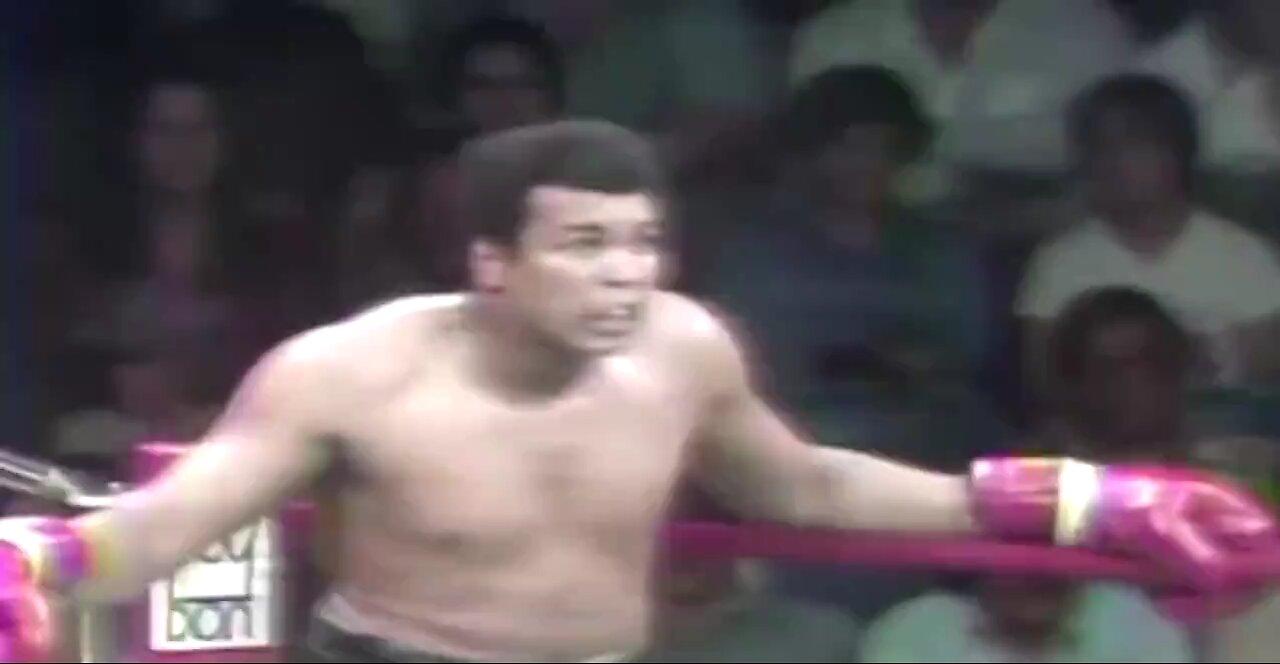 Muhammad Ali dodges 21 punches in 10 seconds - One News Page VIDEO
