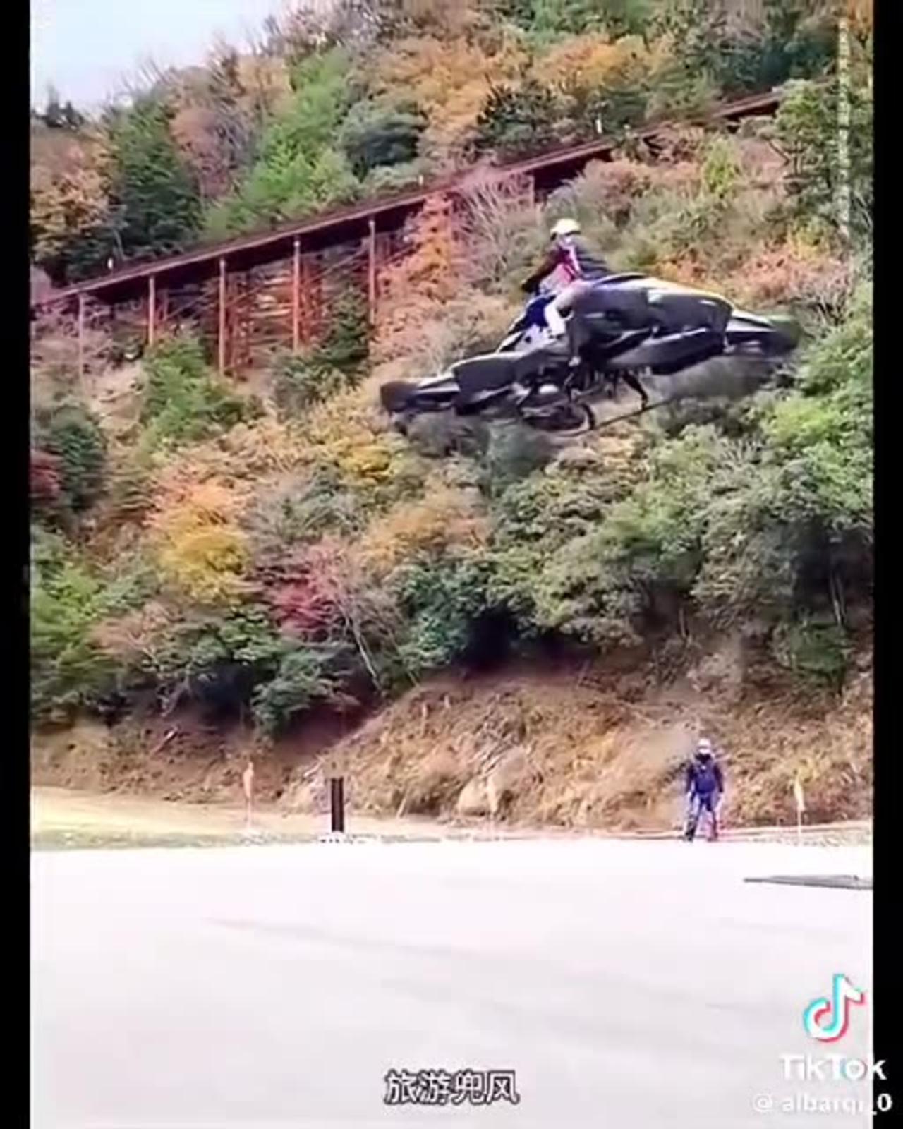 The world's first flying motorcycle - One News Page VIDEO