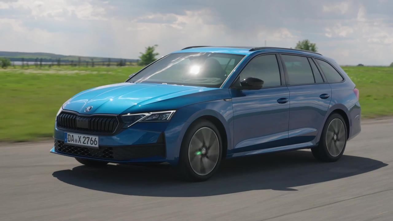 The new Škoda Octavia Sportline in Blue Driving - One News Page VIDEO
