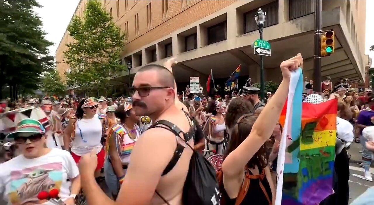 Pro Hamas Protesters Block Philly Pride Parade - One News Page VIDEO