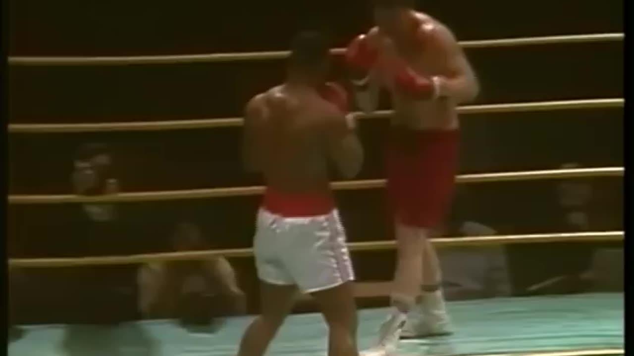 Mike Tyson vs Steve Zouski - One News Page VIDEO