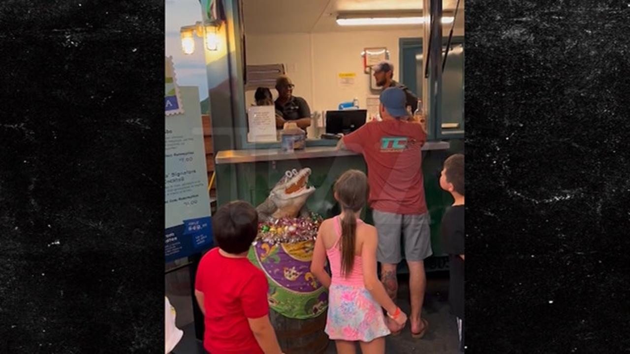 Patrons Check-In On Amusement Park Employee - One News Page VIDEO