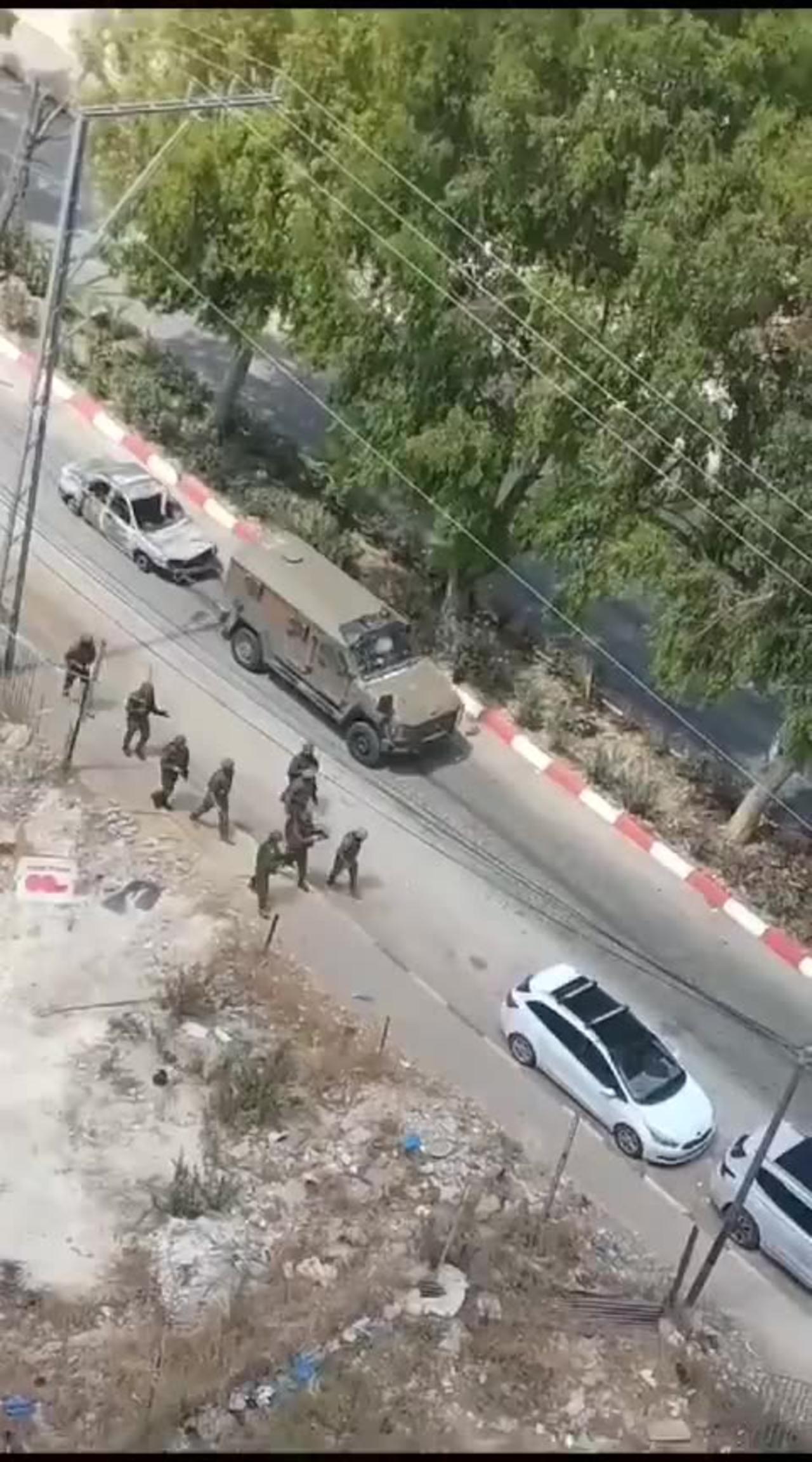 IDF forces are towing the car of the Israeli who - One News Page VIDEO