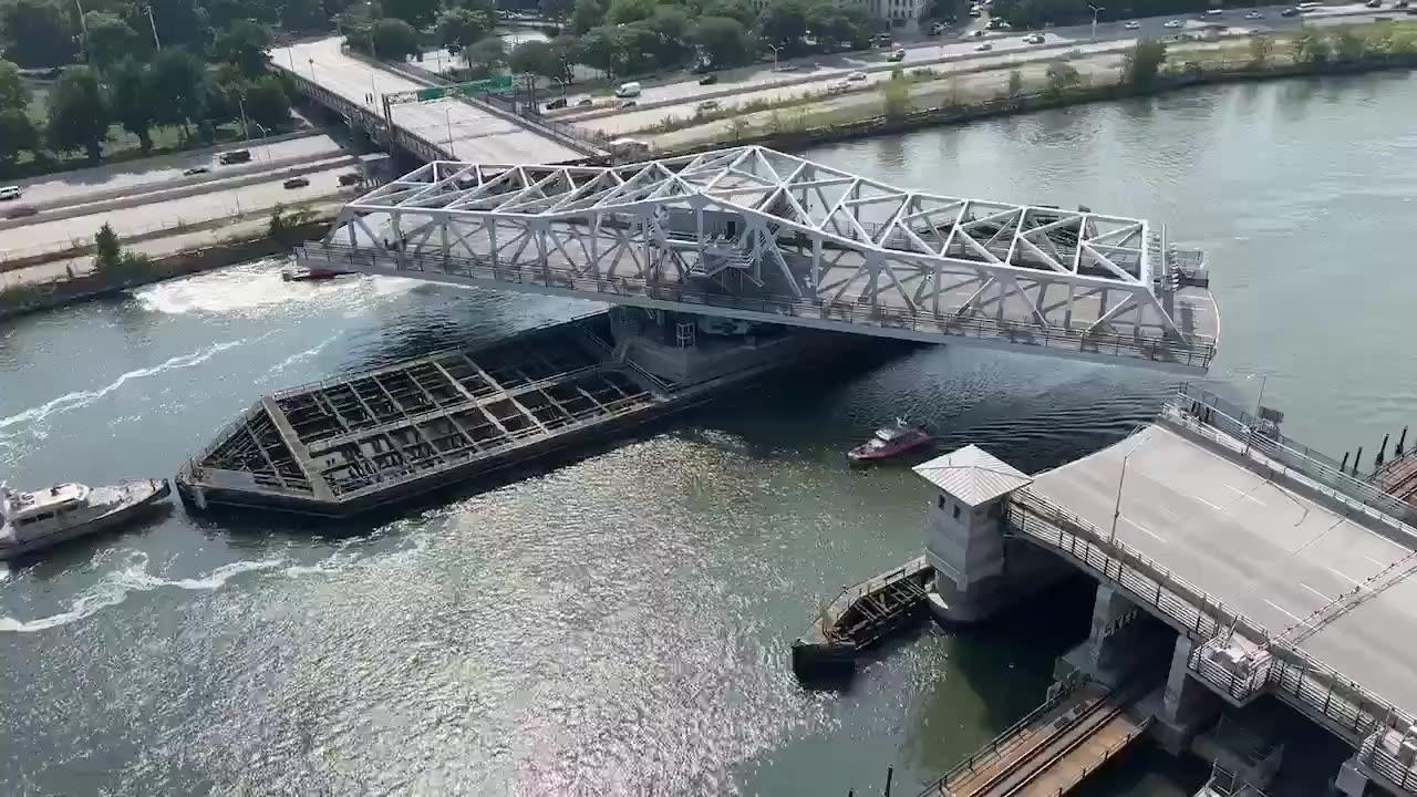 The 3rd Ave Bridge stuck is stuck in the - One News Page VIDEO