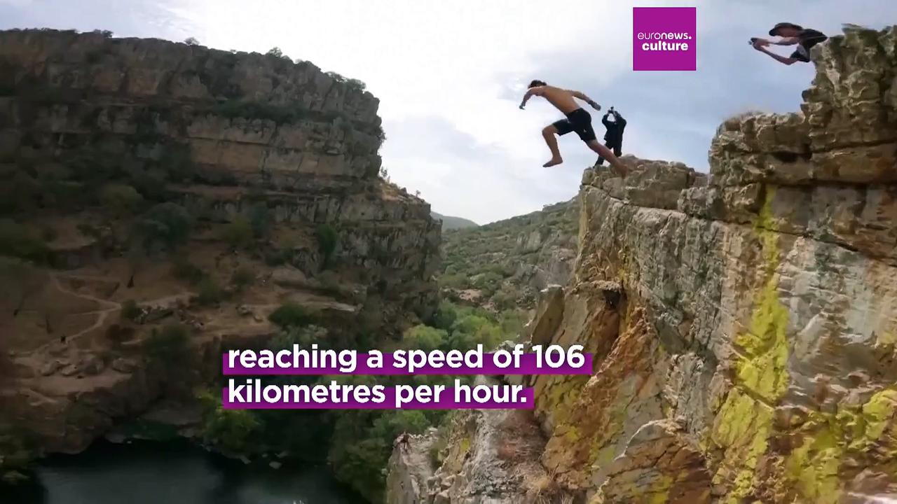 Come Girardot sets death diving world record - One News Page VIDEO