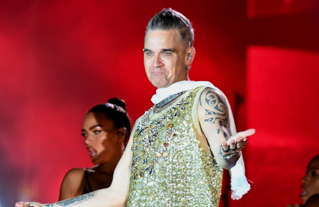Robbie Williams gives back to Melbourne with - One News Page VIDEO