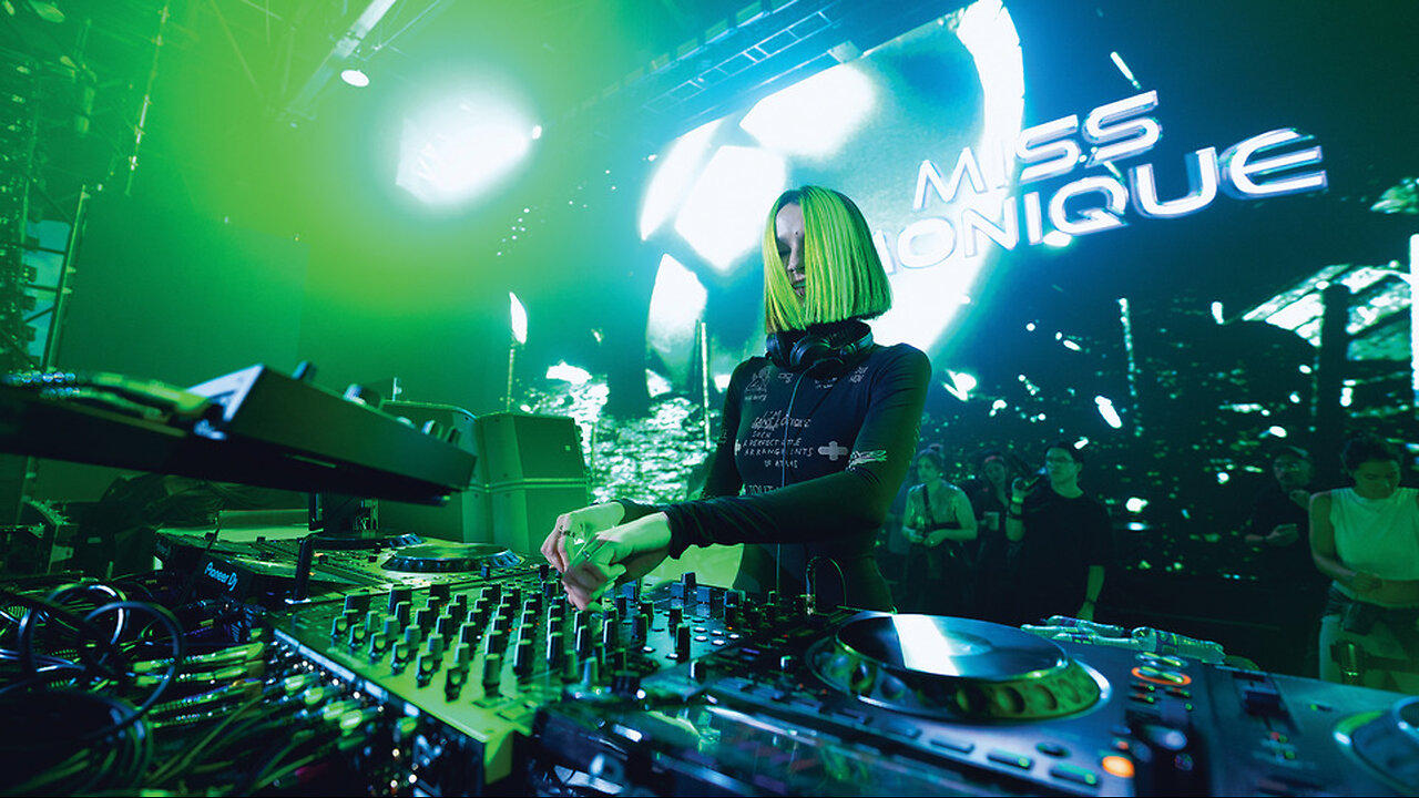 Miss Monique - Live @ Radio Intense [Progressive - One News Page VIDEO