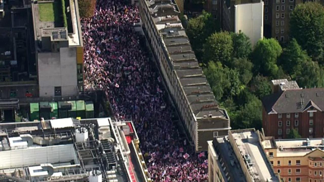 Huge crowds gather for Tommy Robinson’s London - One News Page VIDEO