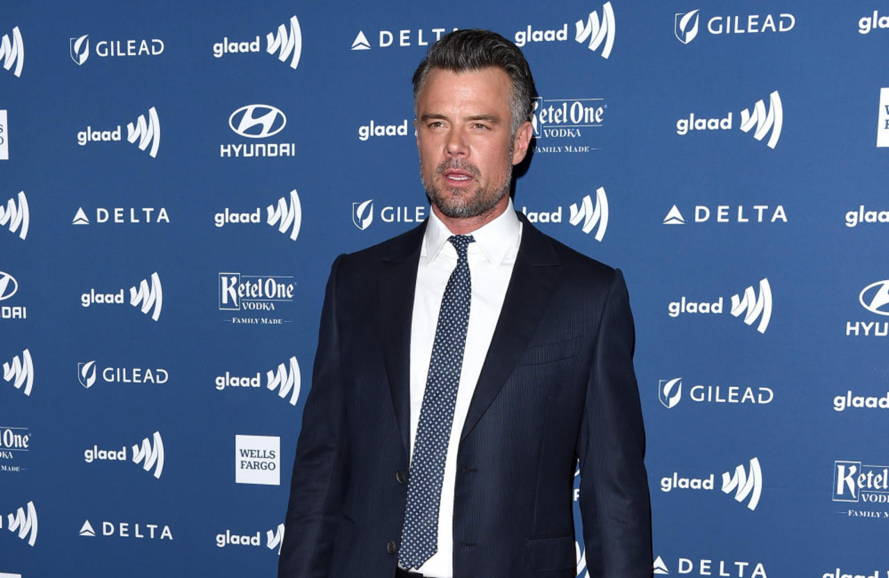 Josh Duhamel has praised ex-wife Fergie as an - One News Page VIDEO