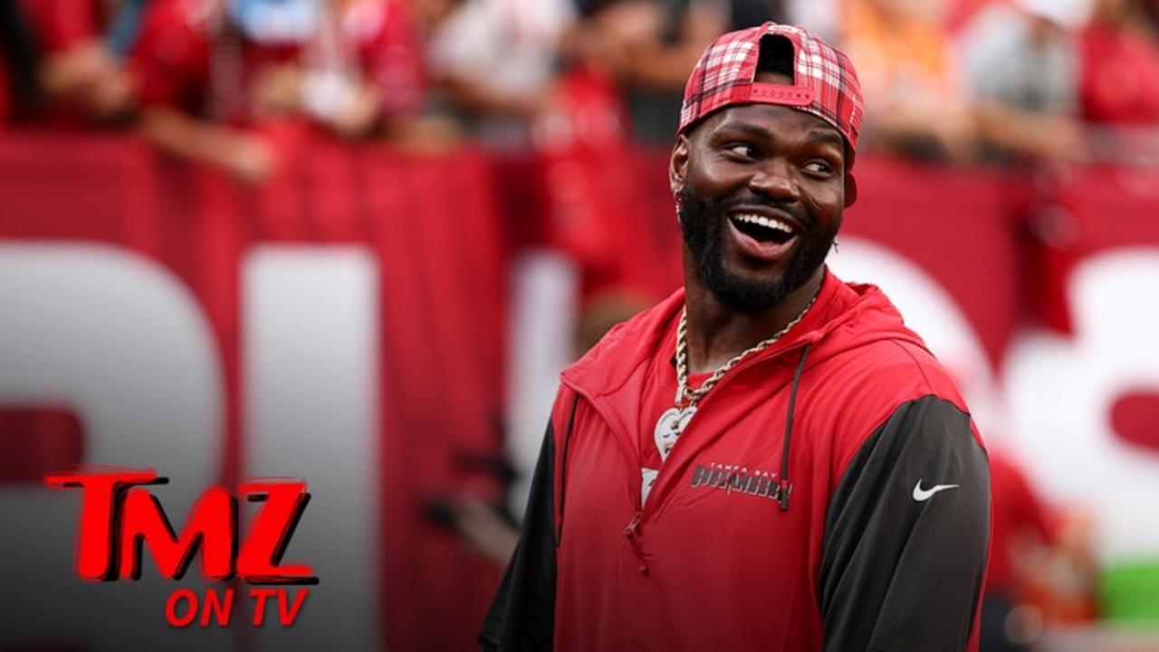 NFL Star Shaq Barrett Dodges Flying Baby Poop in - One News Page VIDEO