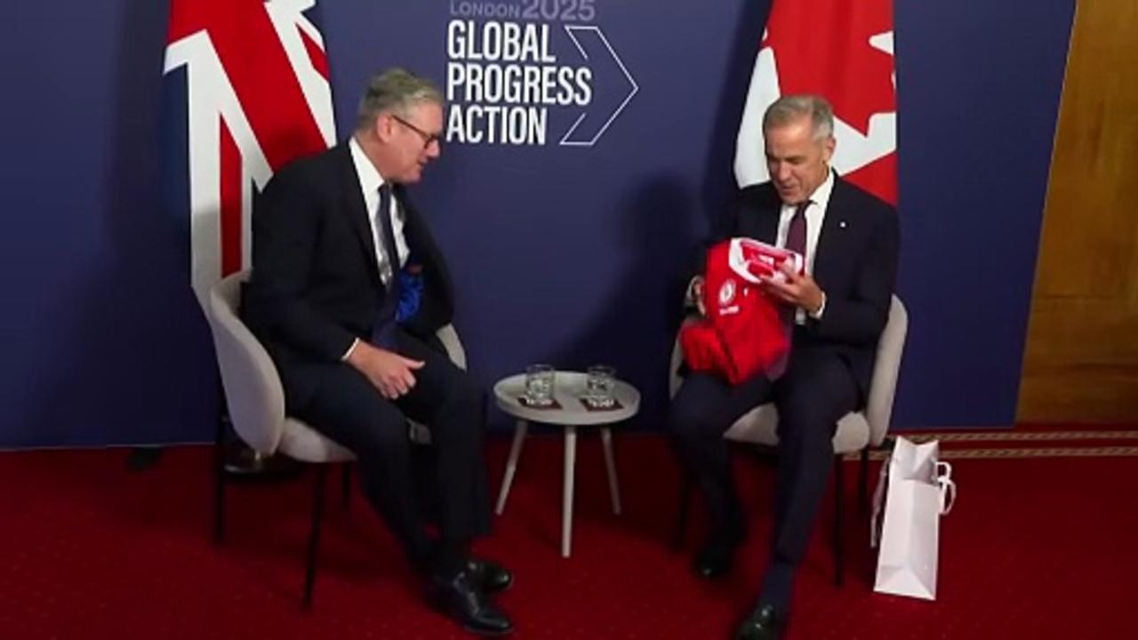 Starmer and Carney exchange rugby shirts ahead - One News Page VIDEO