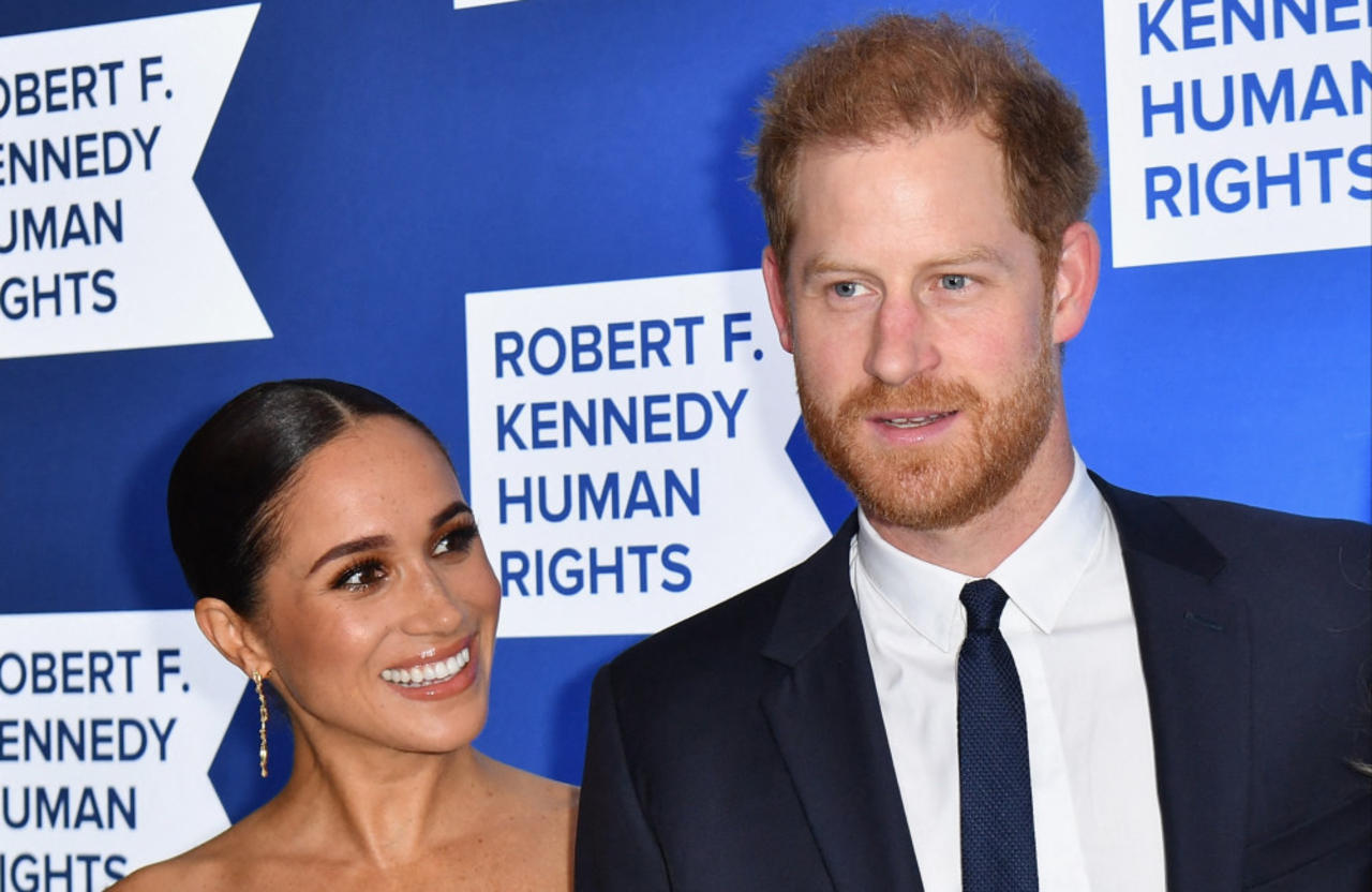 Prince Harry and Duchess Meghan pay a touching - One News Page VIDEO