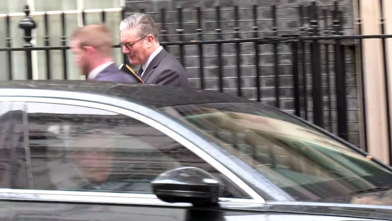 Sir Keir Starmer departs Downing St for PMQs - One News Page VIDEO