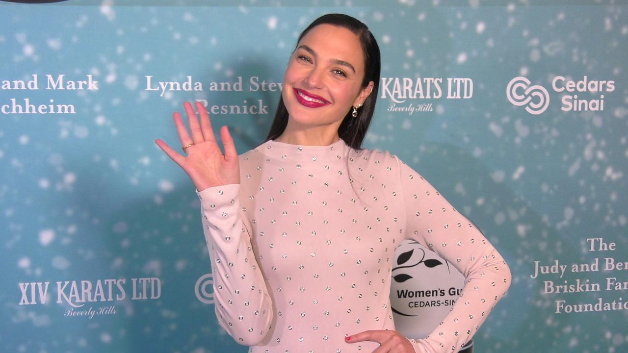 Gal Gadot was honored with the Hollywood Icon - One News Page VIDEO