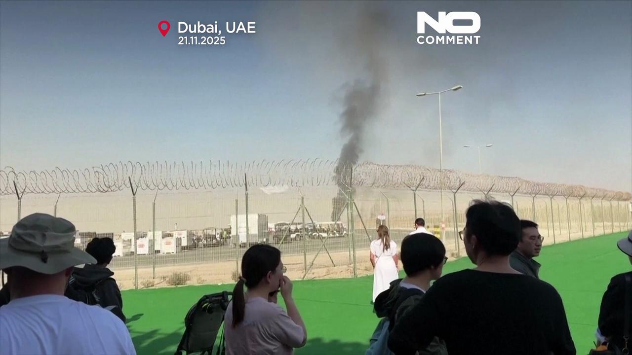 Indian combat jet crashes at Dubai Airshow, - One News Page VIDEO