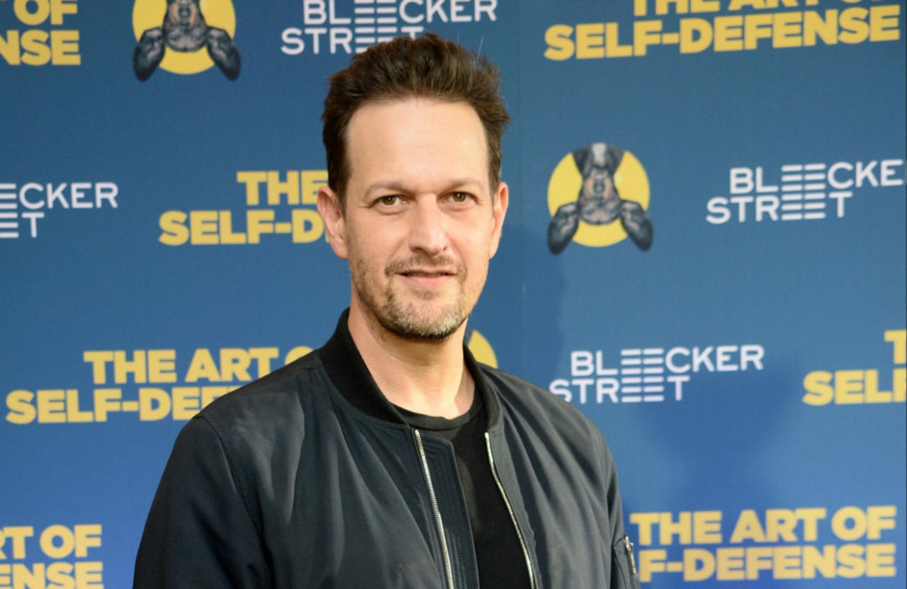 Josh Charles called out 'real jerk' Travis Kelce - One News Page VIDEO