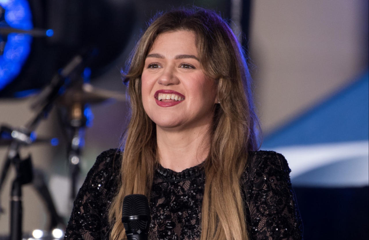 Kelly Clarkson has shared an update on how her - One News Page VIDEO