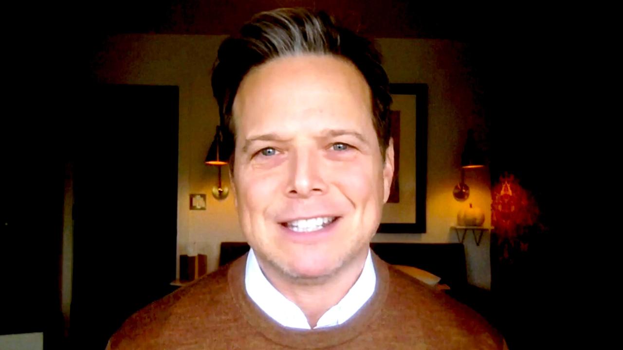 Scott Wolf Steps Behind the Camera for Doc - One News Page VIDEO