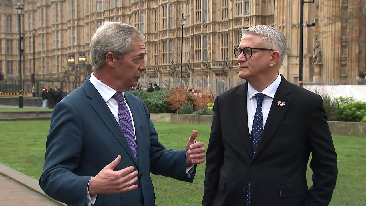 Tory MP Andrew Rosindell defects to Reform UK - One News Page VIDEO
