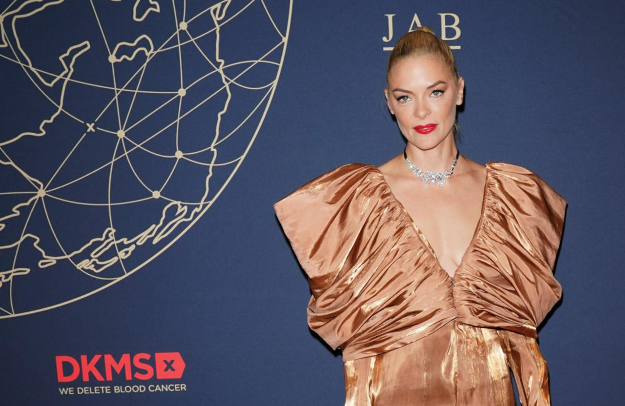 Jaime King divorcing Austin Sosa after marrying - One News Page VIDEO