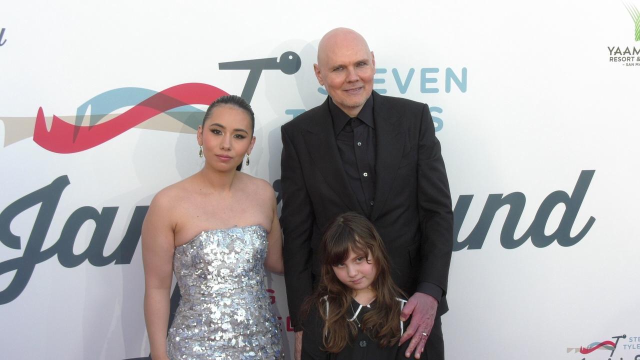 Billy Corgan and Chloe Mendel on the red carpet - One News Page VIDEO
