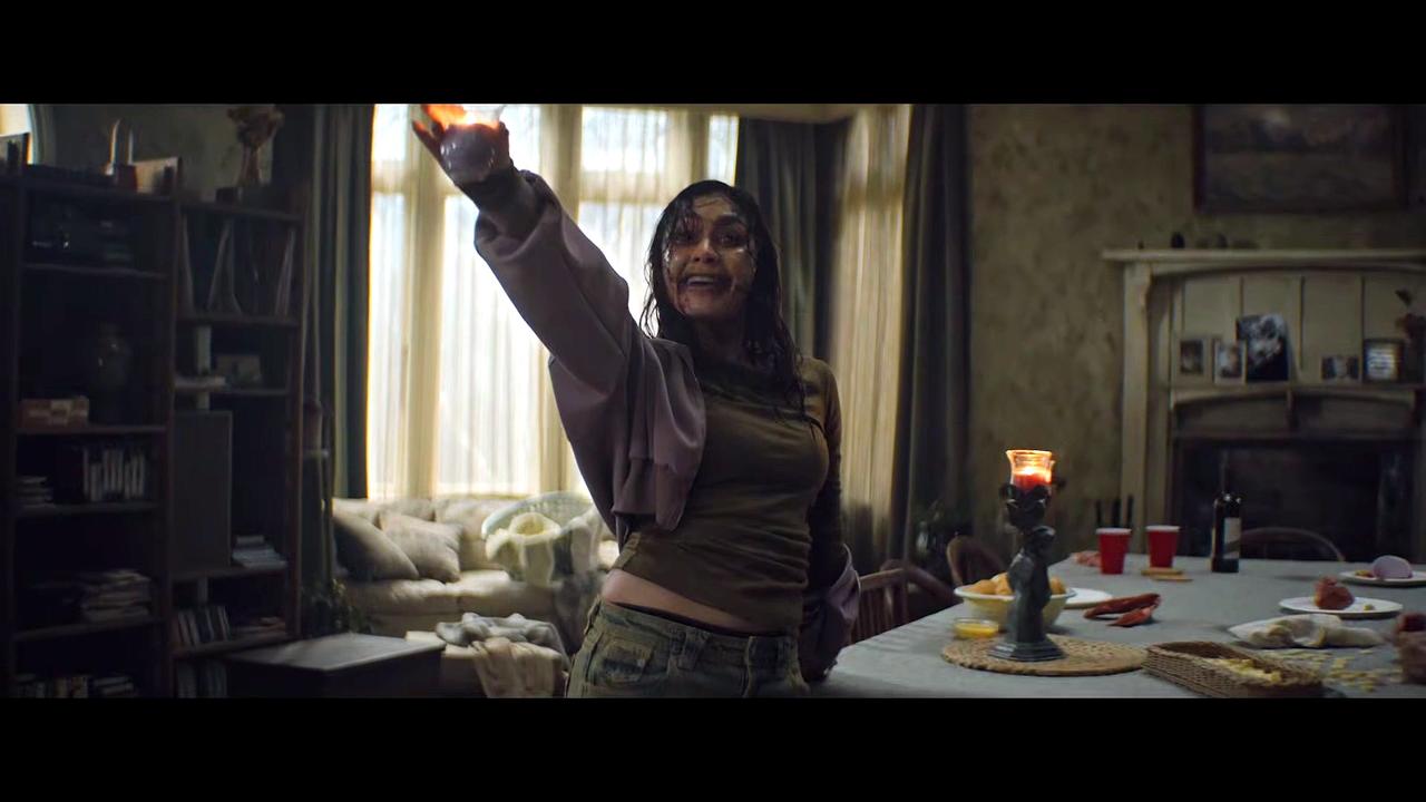 Evil Dead Burn Movie Clip - Perfect Family - One News Page VIDEO